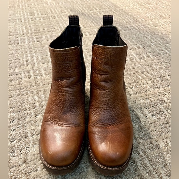 Bull Boxer | Shoes | Bull Boxer Cory Healed Lug Sole Chelsea Boot ...